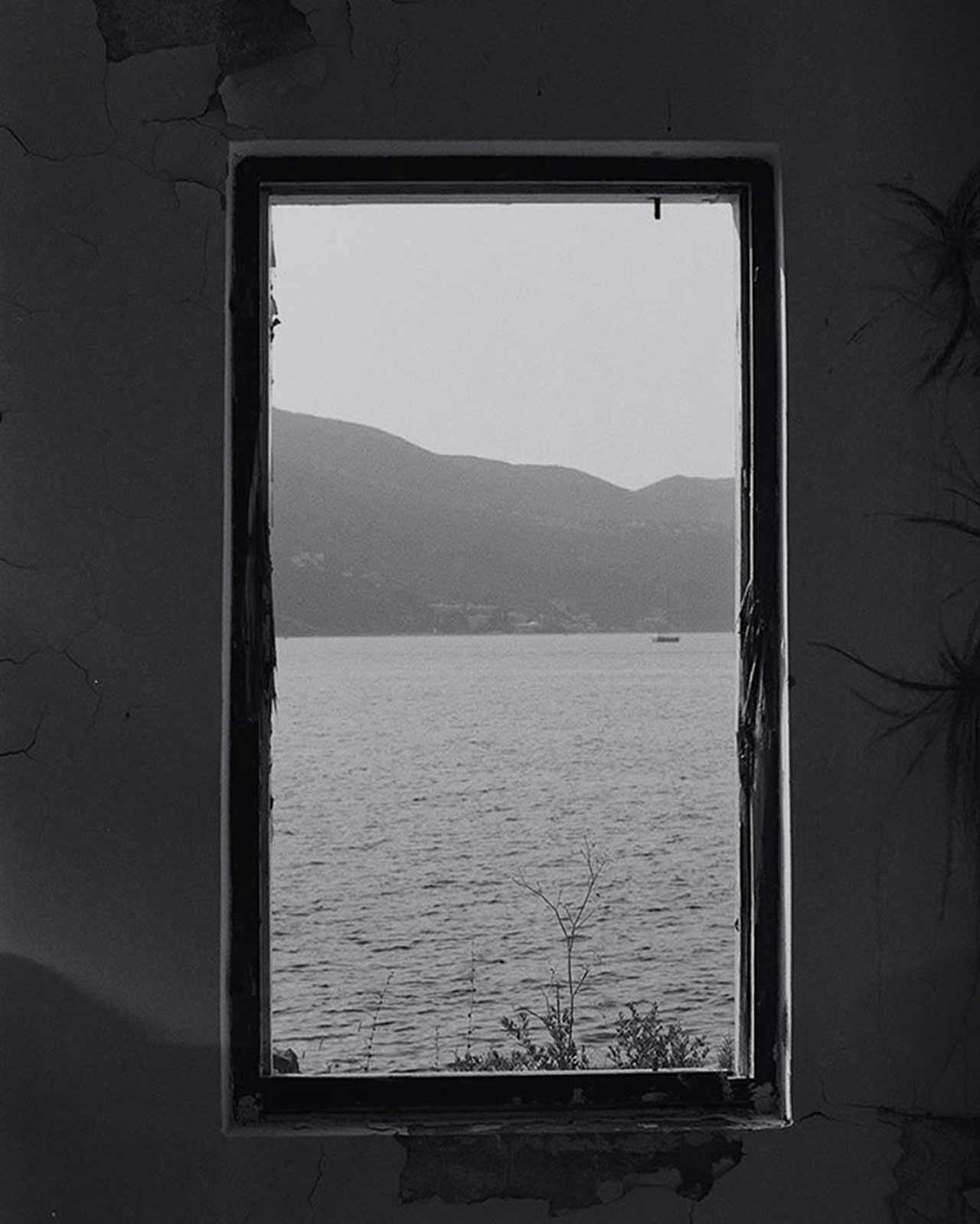 Horizontal Scroll Showcase – Samuel Bayer